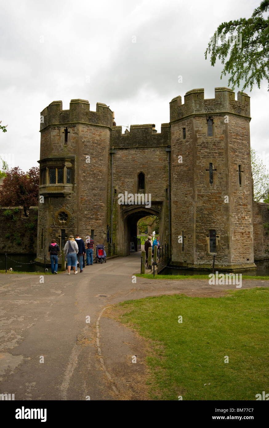The Gatehouse To The Bishops Palace Wells Somerset England Stock Photo ...