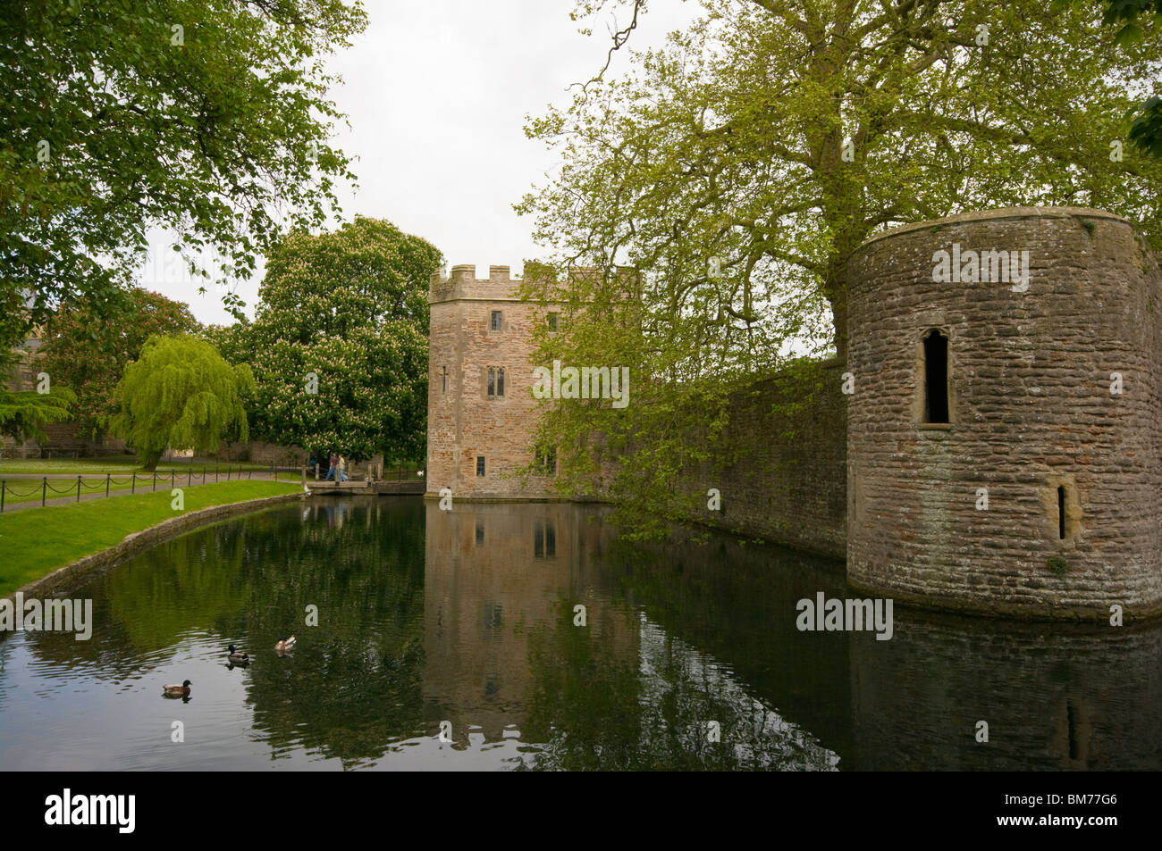 Medieval outer gatehouse hi-res stock photography and images - Alamy