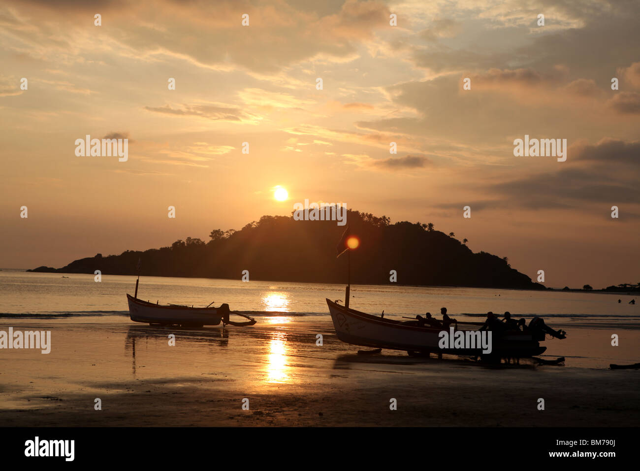 Sunset on Palolem Beach in southern Goa, Goa State, India Stock Photo ...