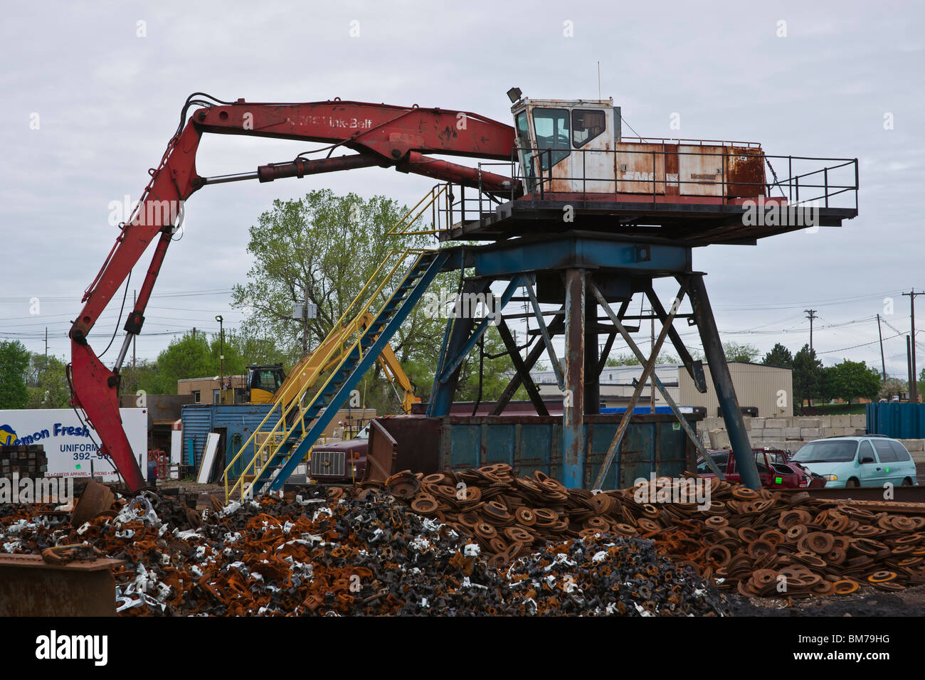 Crane for scrap hi-res stock photography and images - Alamy