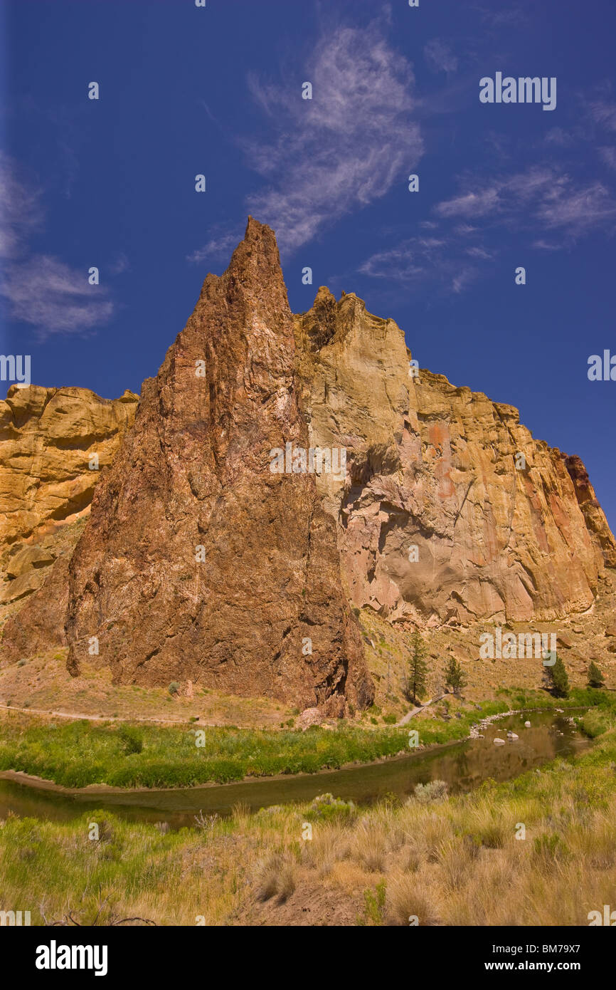 REDMOND, OREGON, USA - Smith Rock State Park and the Crooked River ...