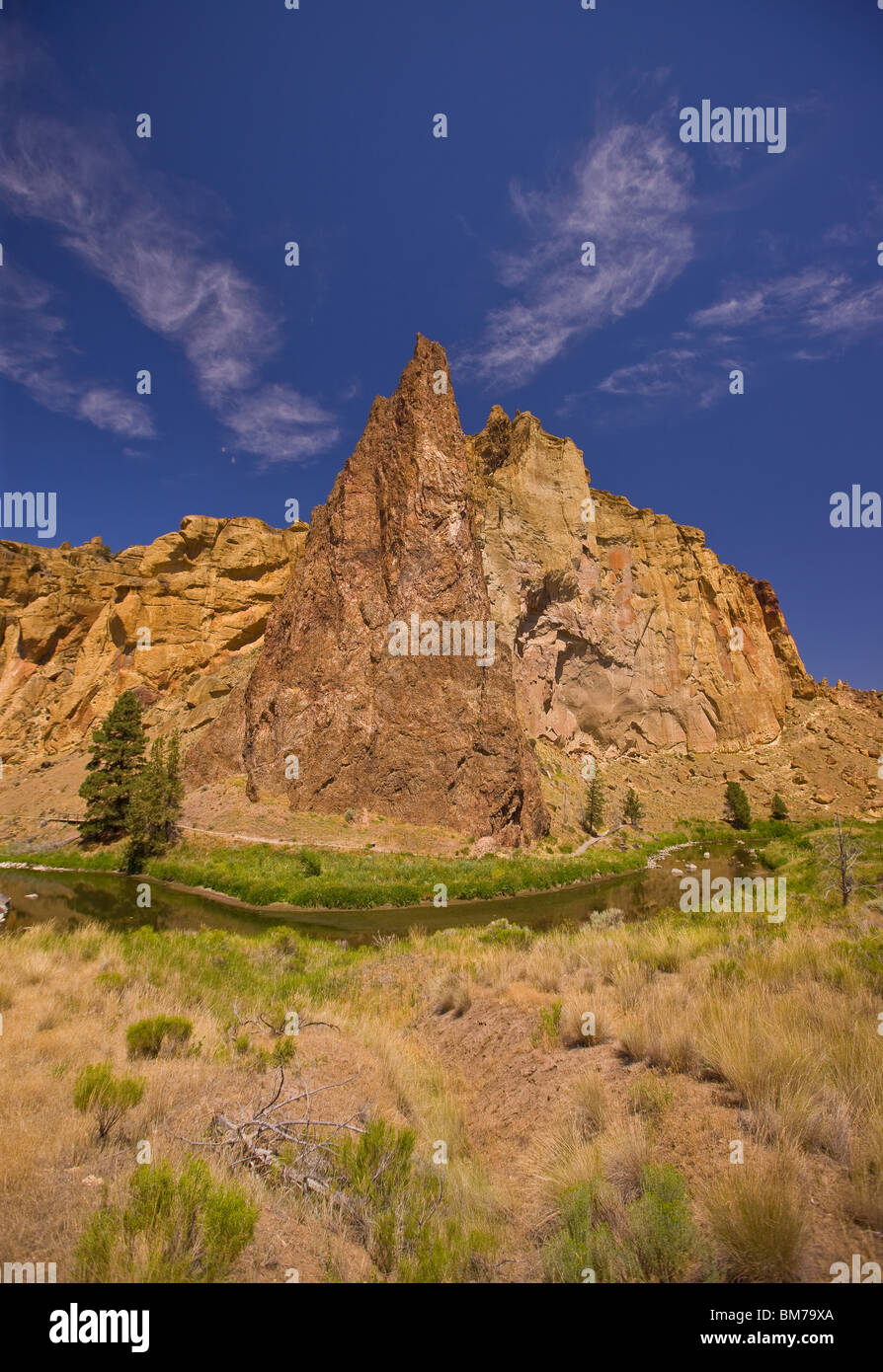 REDMOND, OREGON, USA - Smith Rock State Park and the Crooked River ...