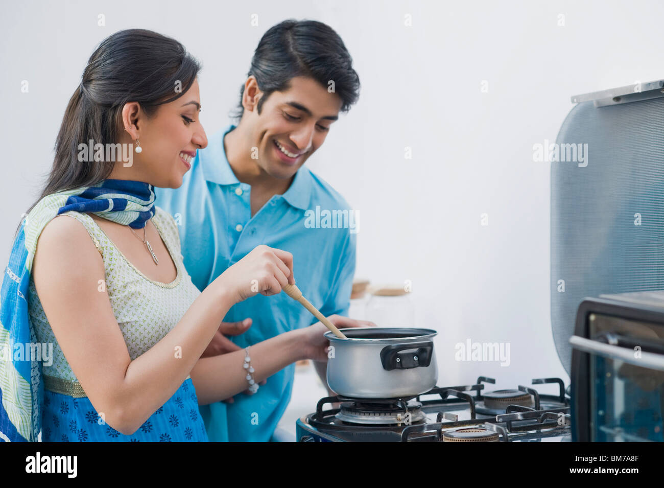 Couple cooking in the kitchen Stock Photo - Alamy