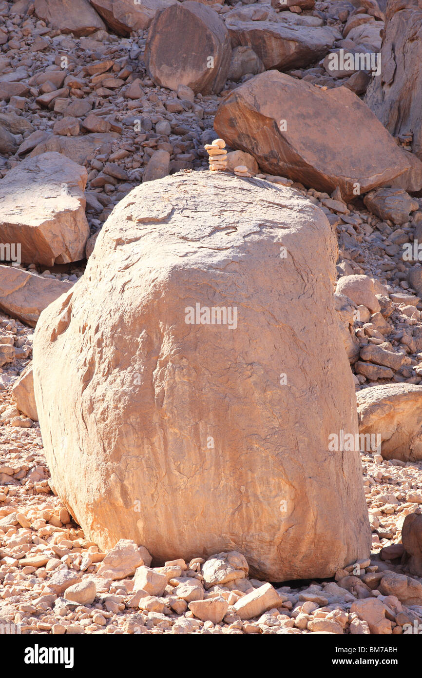 Desert rocks and stones hi-res stock photography and images - Alamy