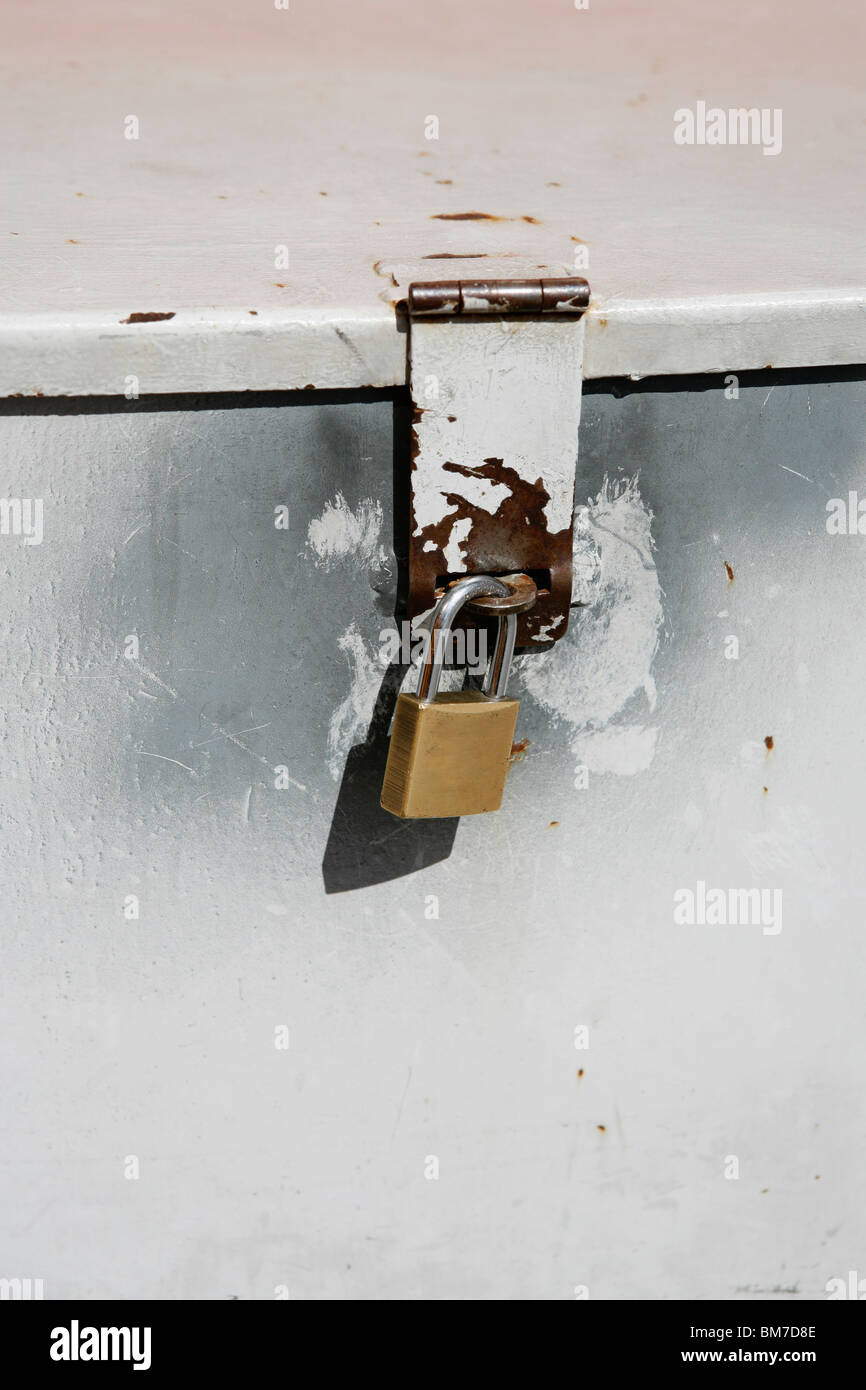 Metal container hi-res stock photography and images - Alamy