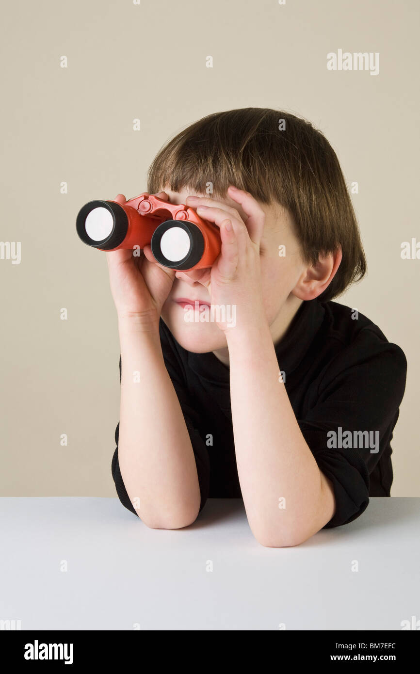 A boy using binoculars Stock Photo - Alamy