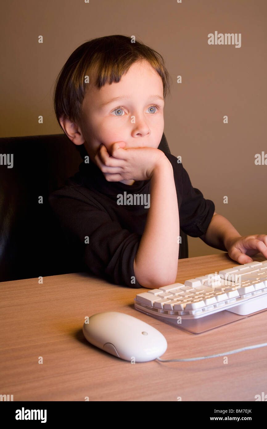 Children using computer mouse hi-res stock photography and images - Alamy