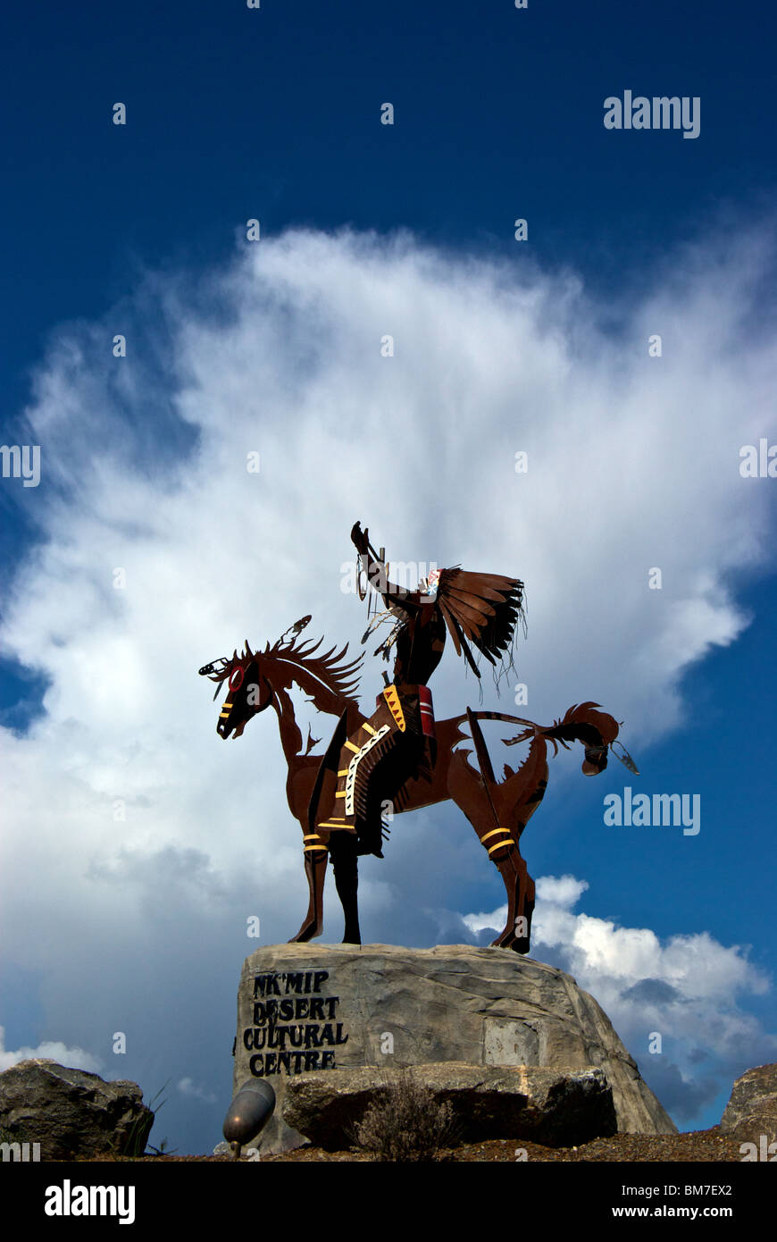 Metal indian native sculpture hi-res stock photography and images - Alamy