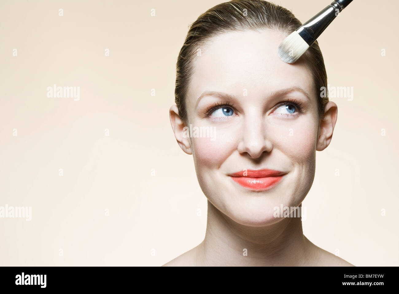 A woman having face powder applied to her face Stock Photo - Alamy
