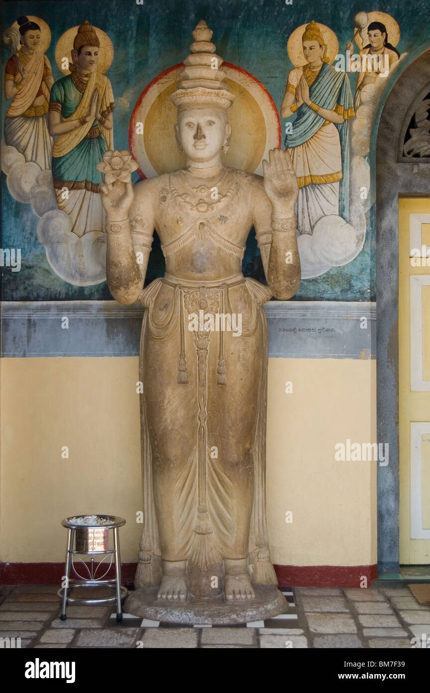 Sri Lanka : Statue of Buddha Stock Photo - Alamy