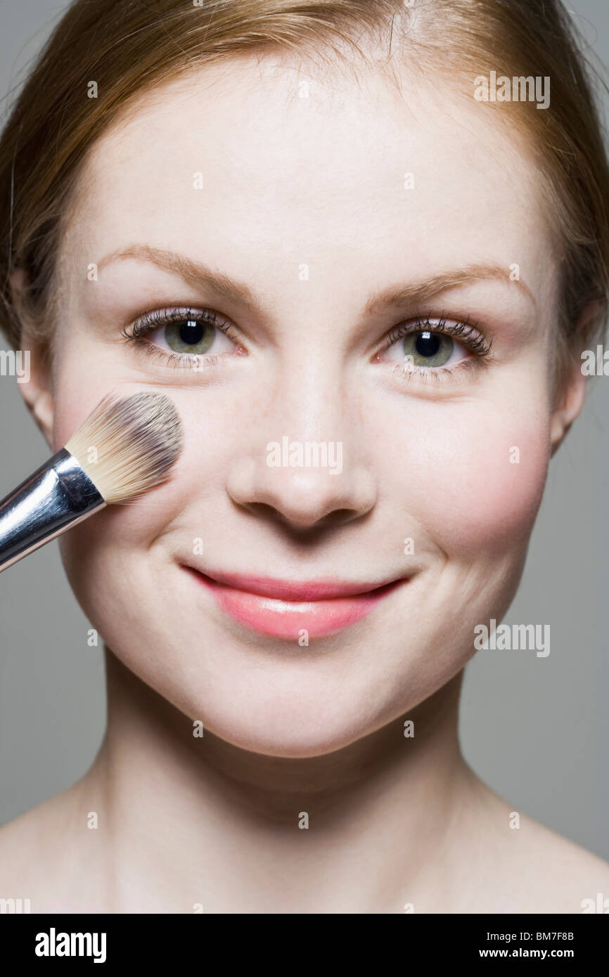A woman having blush applied to her face Stock Photo - Alamy
