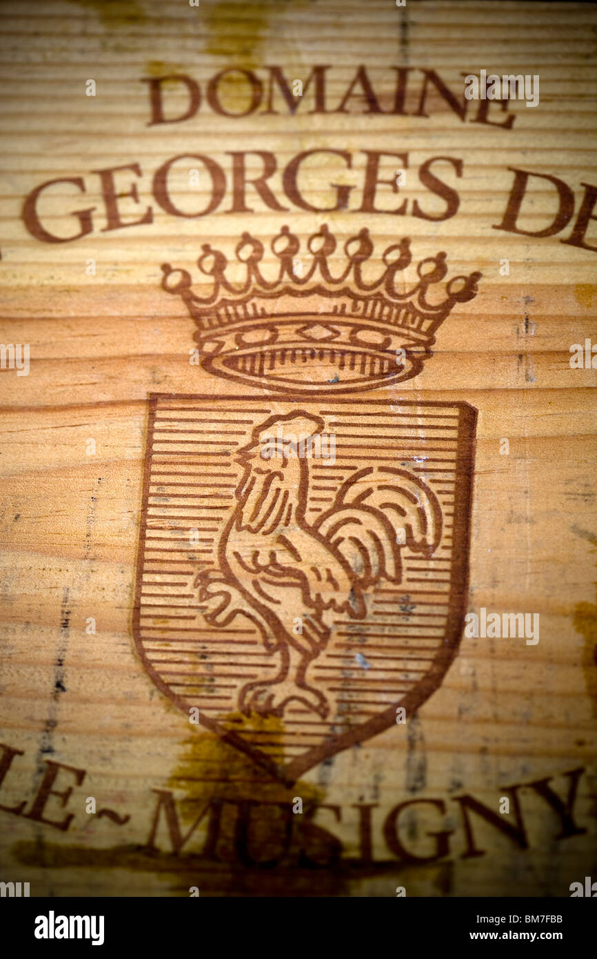 Red fine box hi-res stock photography and images - Alamy