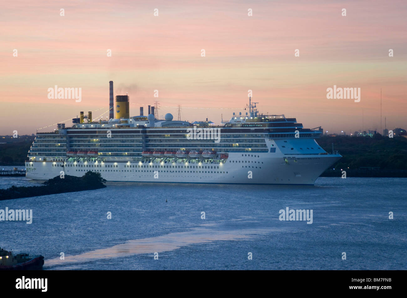 Argentina : Cruise ship Stock Photo - Alamy