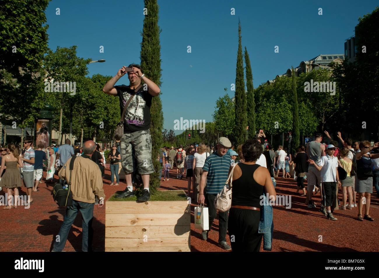 Paris, France, Crowd of People on Street, Champs-Ely-sees, Visiting ...