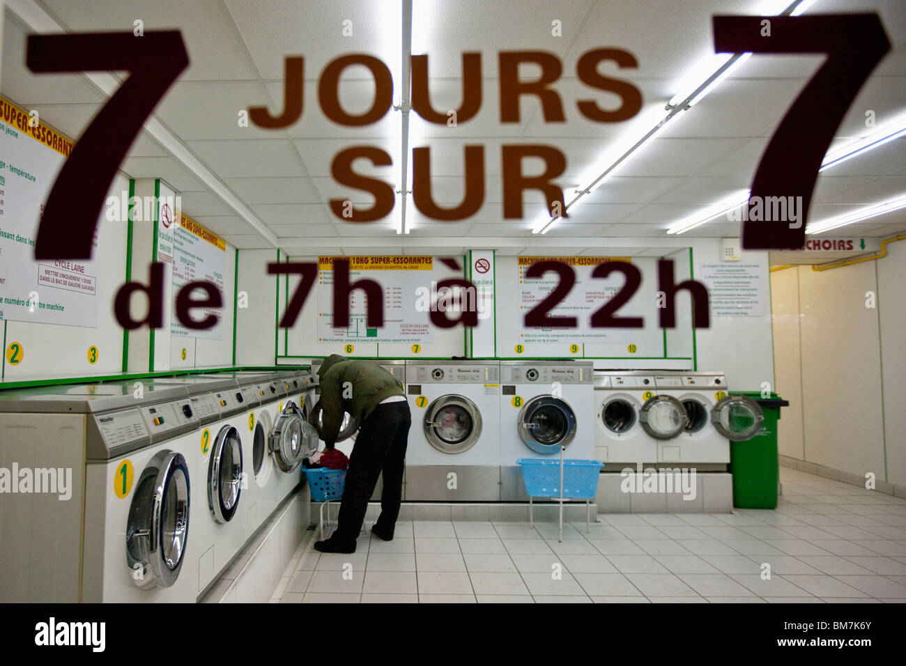Laundromat france hi-res stock photography and images - Alamy