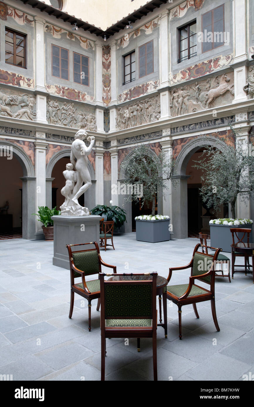 Entrance four seasons hotel in hi-res stock photography and images - Alamy