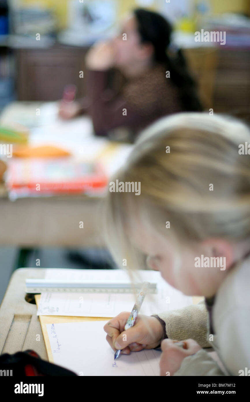 Fourth year in primary school hi-res stock photography and images - Alamy