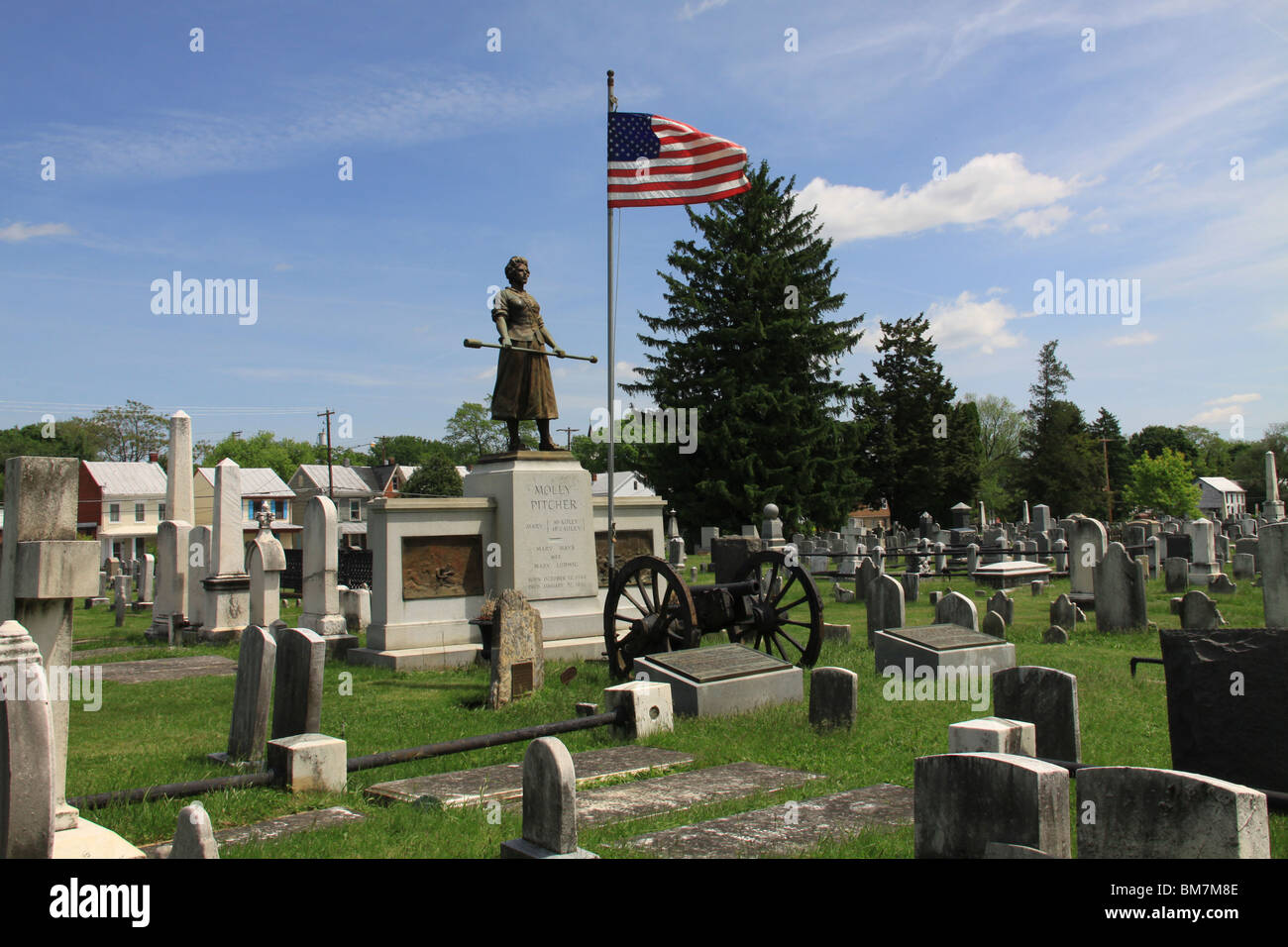 The grave and monument of Molly Pitcher, the first woman recognized for ...