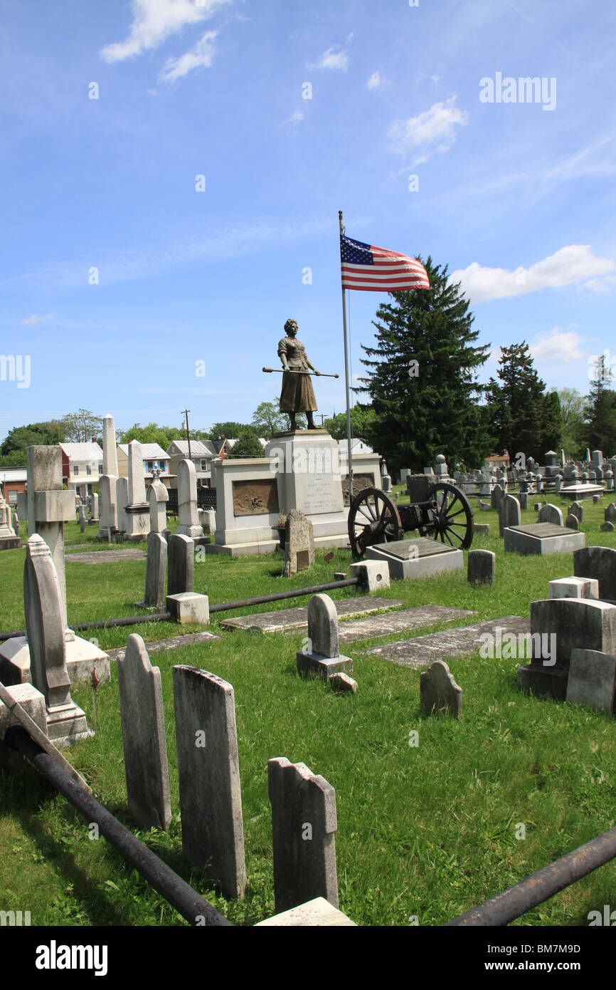 The grave and monument of Molly Pitcher, the first woman recognized for ...