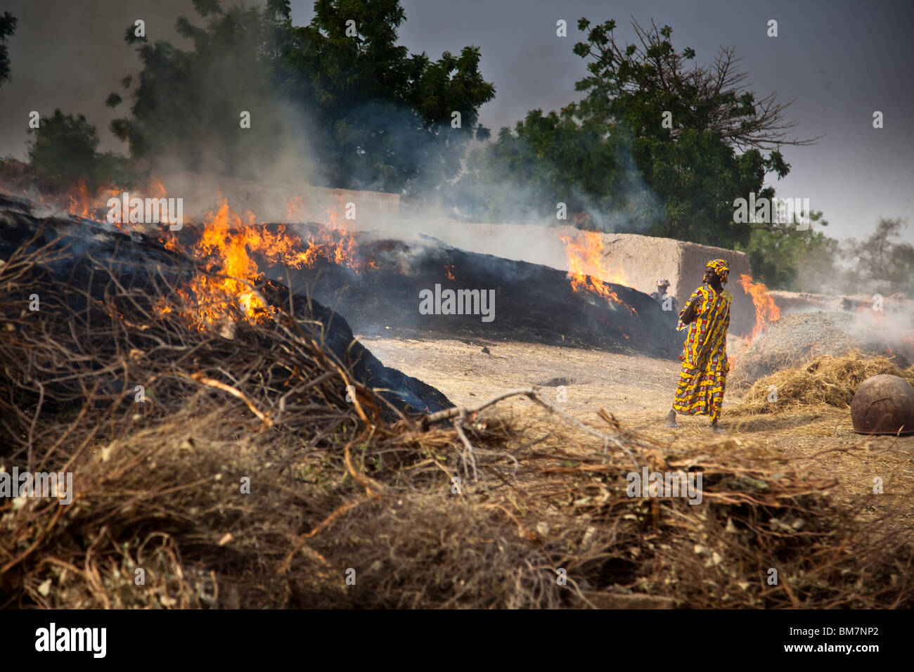 Mali pottery hi-res stock photography and images - Alamy