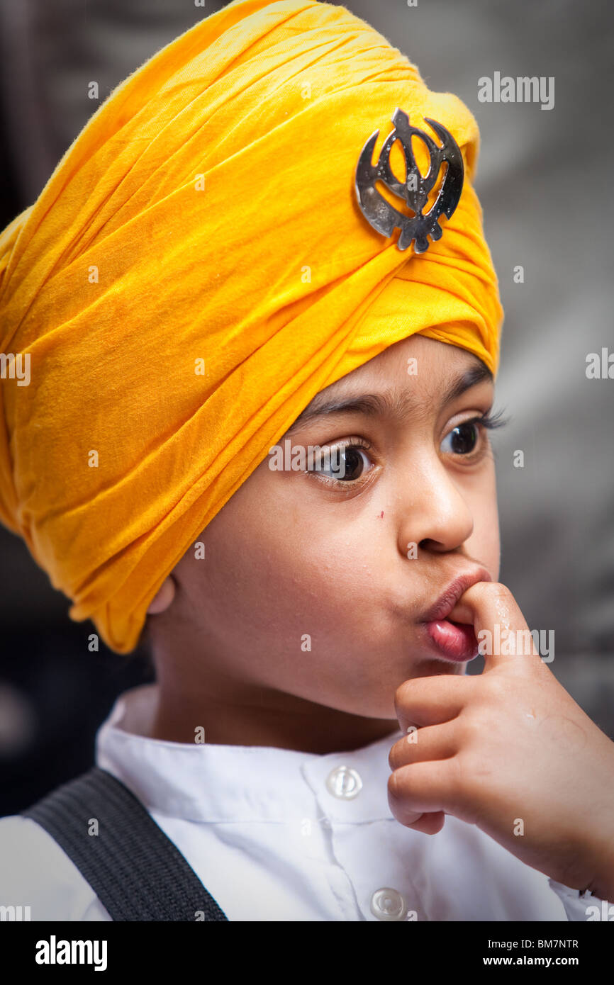Portrait of a young Sikh Stock Photo - Alamy