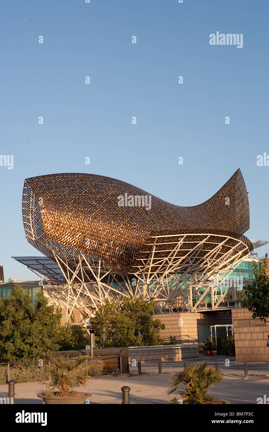 Ghery fish sculpture Barcelona Stock Photo - Alamy