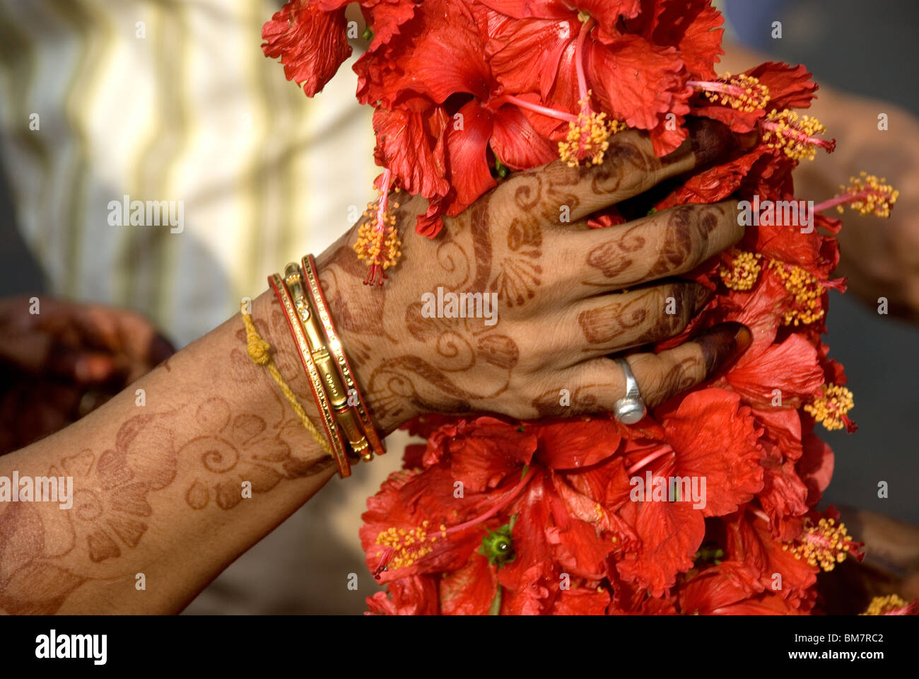 henna hands, calcutta india Stock Photo - Alamy