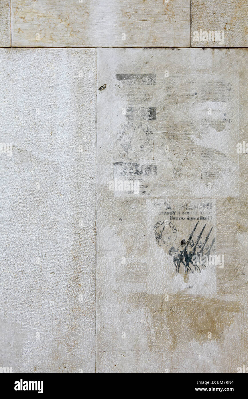 Stencil graffiti of a wall in Venice, Italy Stock Photo - Alamy