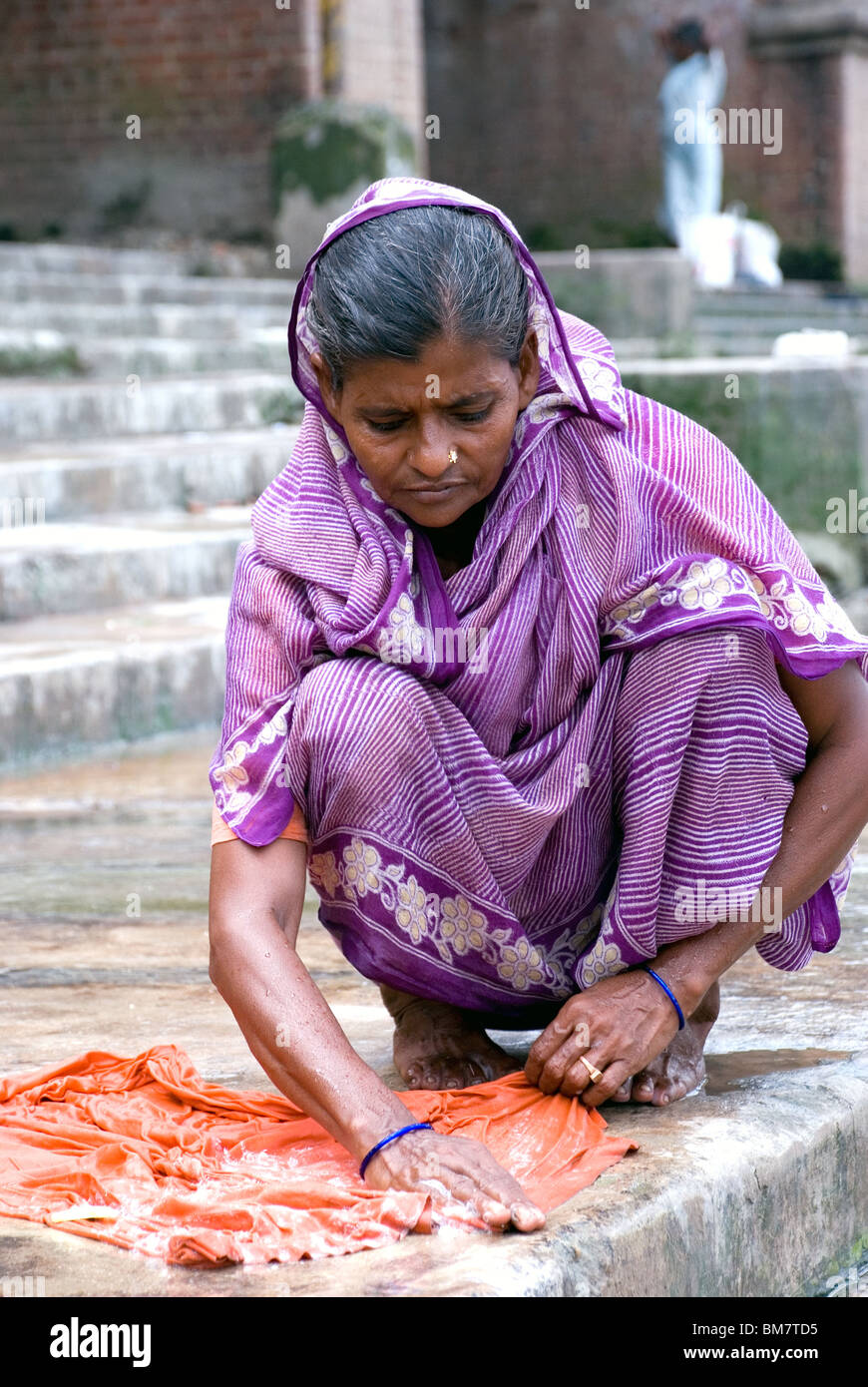 woman washing clothes baba ghat calcutta india Stock Photo - Alamy