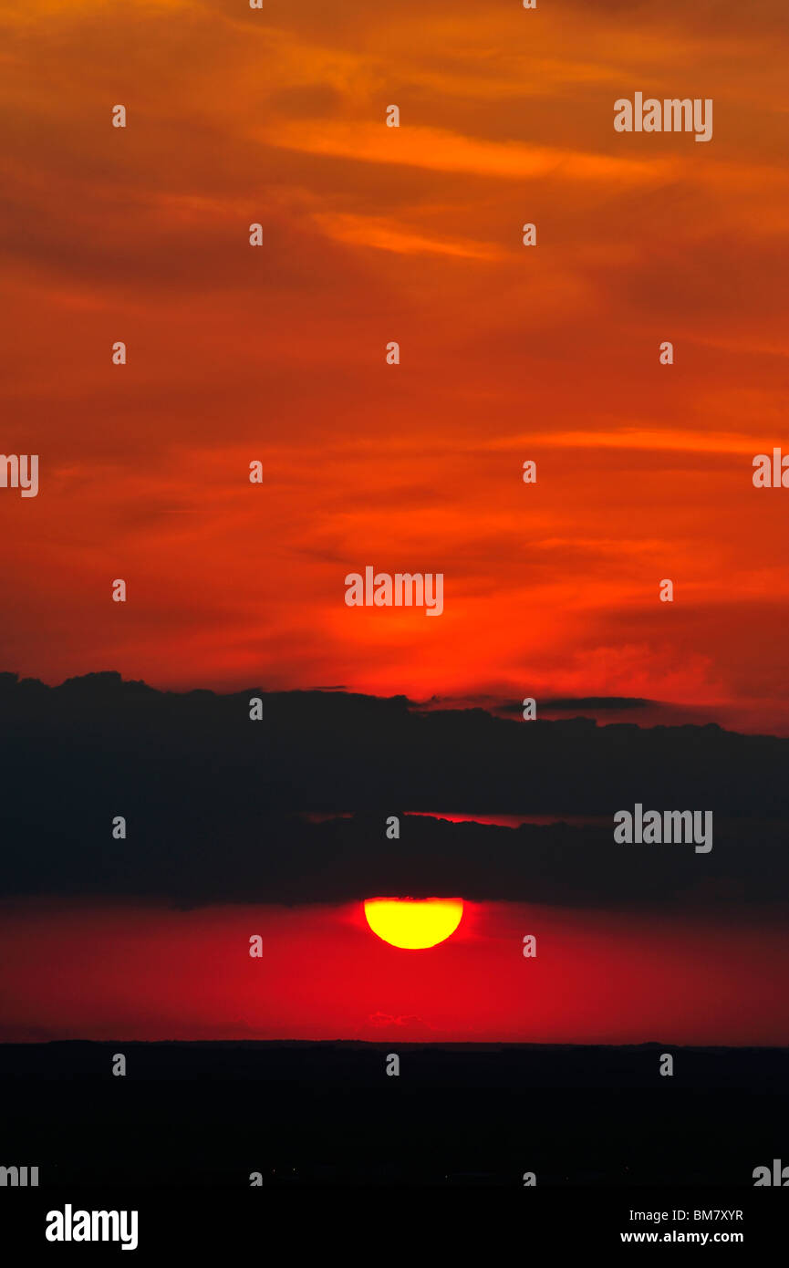 Apocalyptic sunset hi-res stock photography and images - Alamy