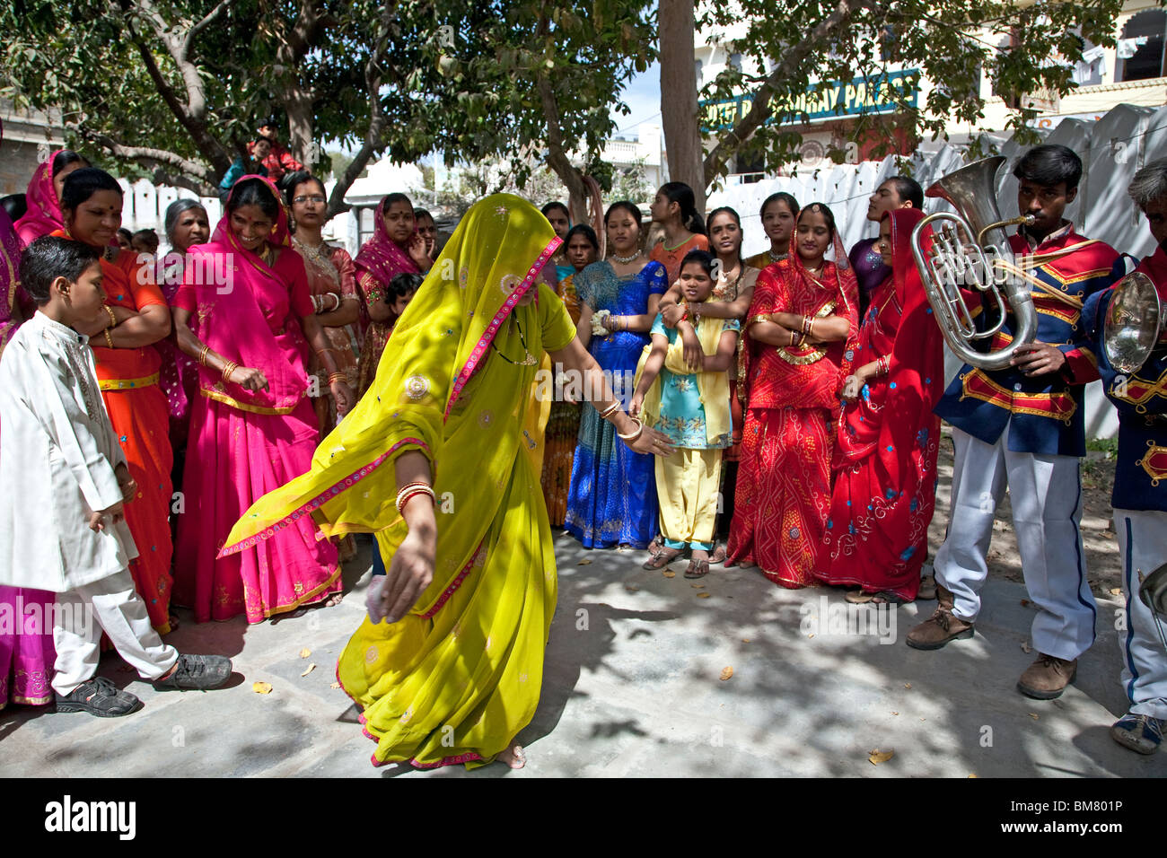 Sari wedding india hi-res stock photography and images - Alamy