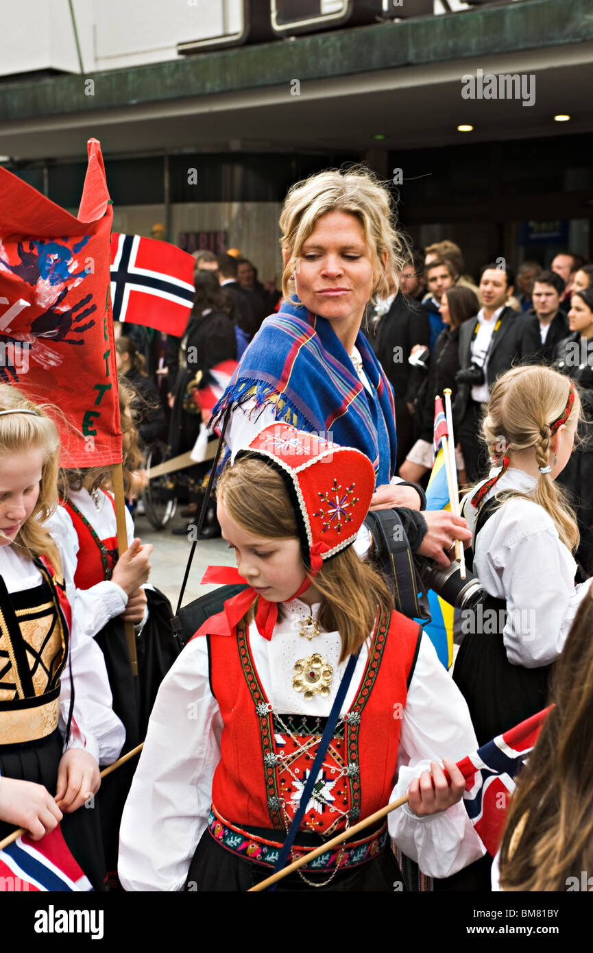 Local Clubs Bands Groups Families Schools March Through Bergen City ...