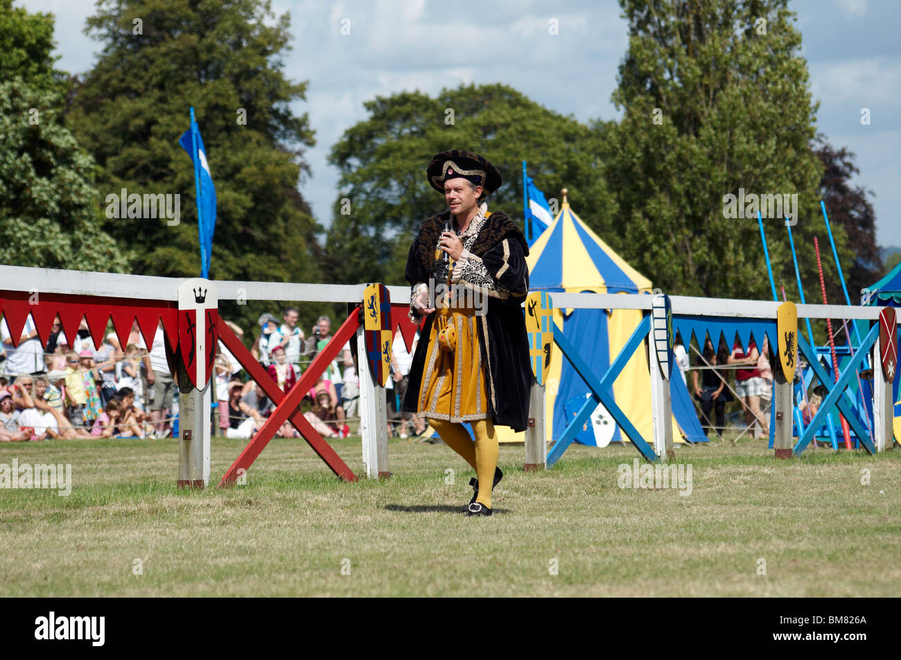 Knight joust hi-res stock photography and images - Alamy