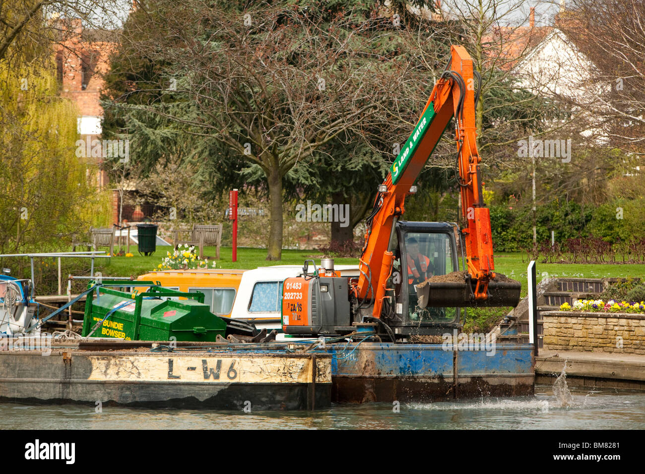 Dredging dredge thames hi-res stock photography and images - Alamy