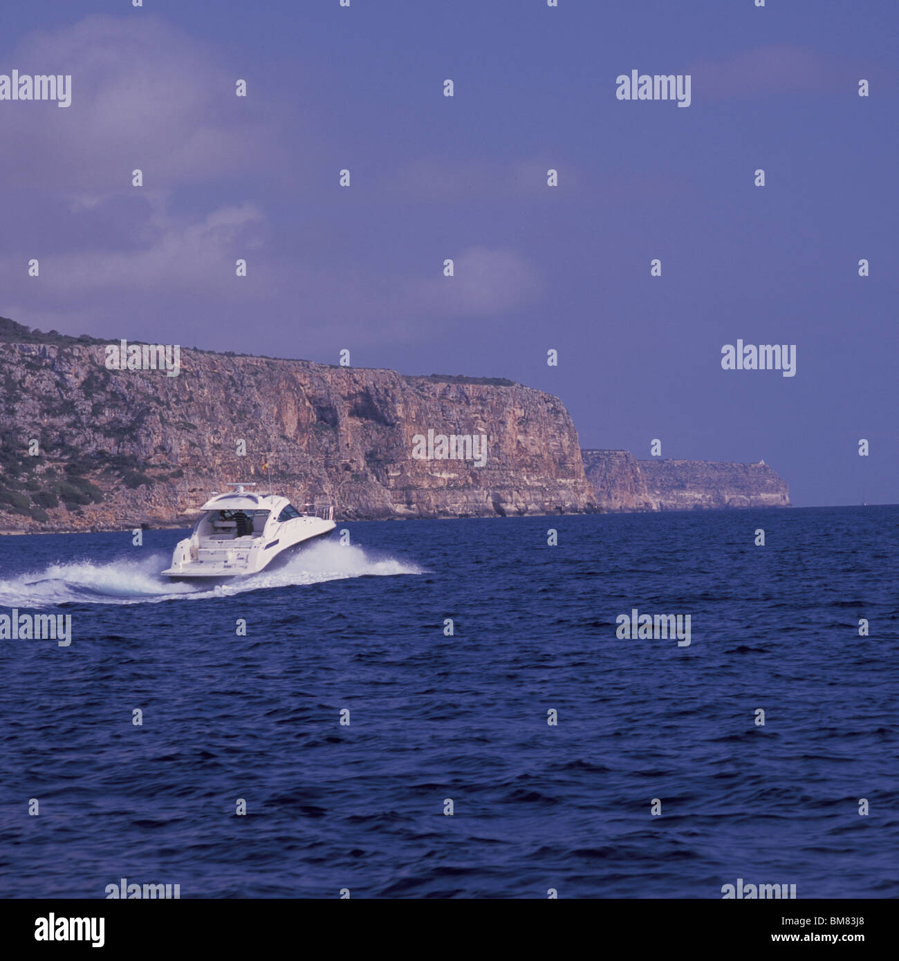 Sea ray sundancer hi-res stock photography and images - Alamy