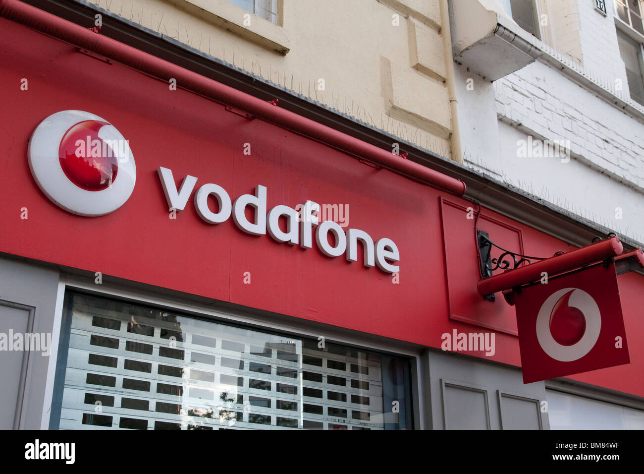 Vodafone high street hi-res stock photography and images - Alamy