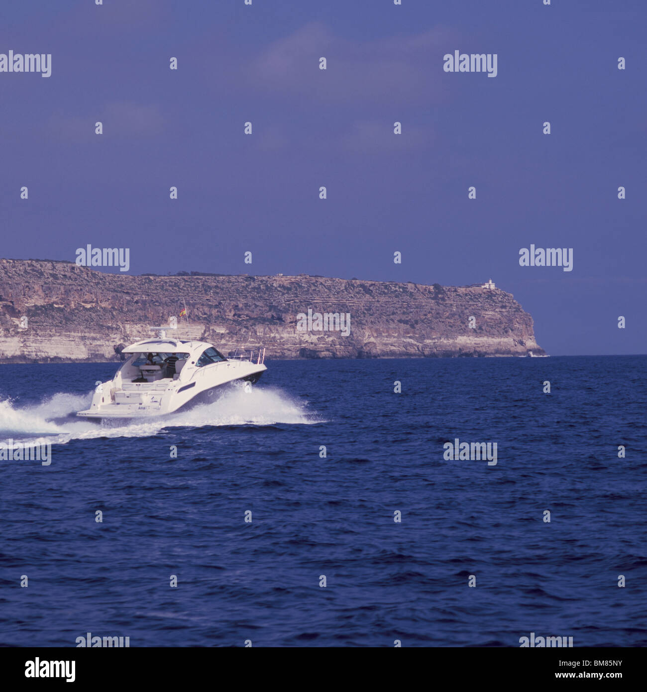 Sea Ray Sundancer 470 motor yacht cruising off South East Mallorca ...