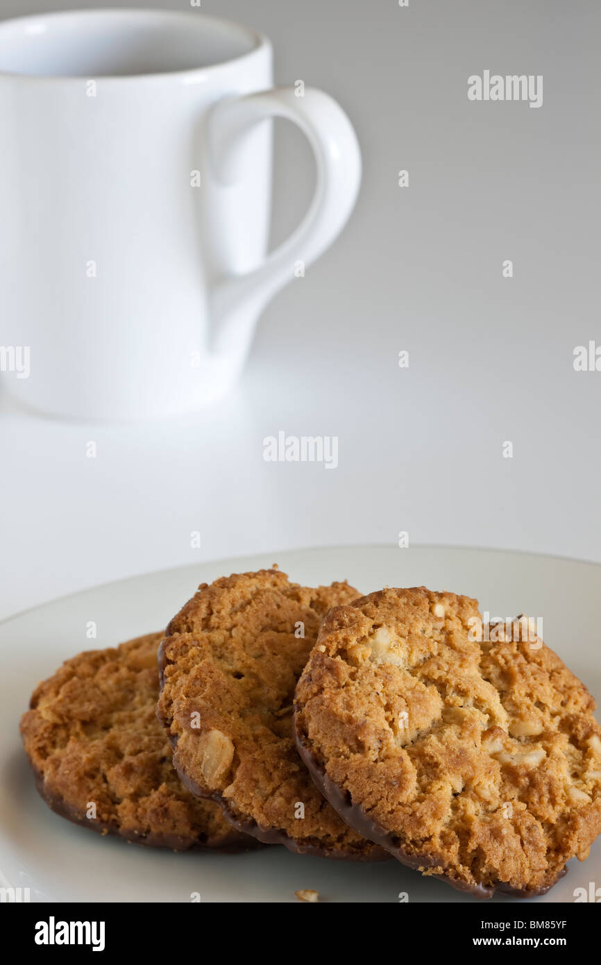 Cut out three stacked plate hi-res stock photography and images - Alamy