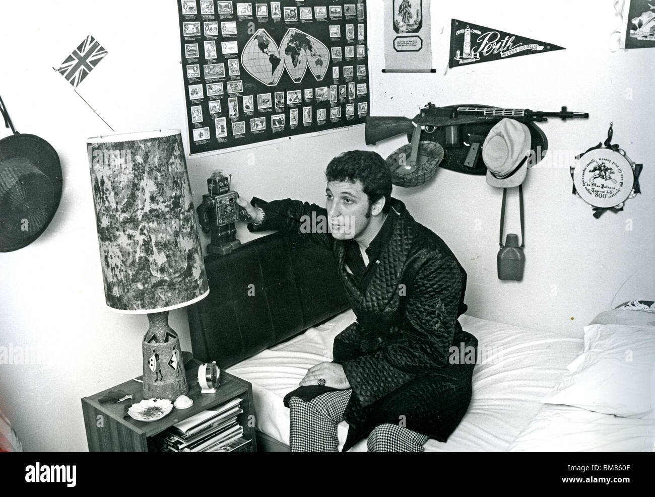 Tom jones 1960s hi-res stock photography and images - Alamy