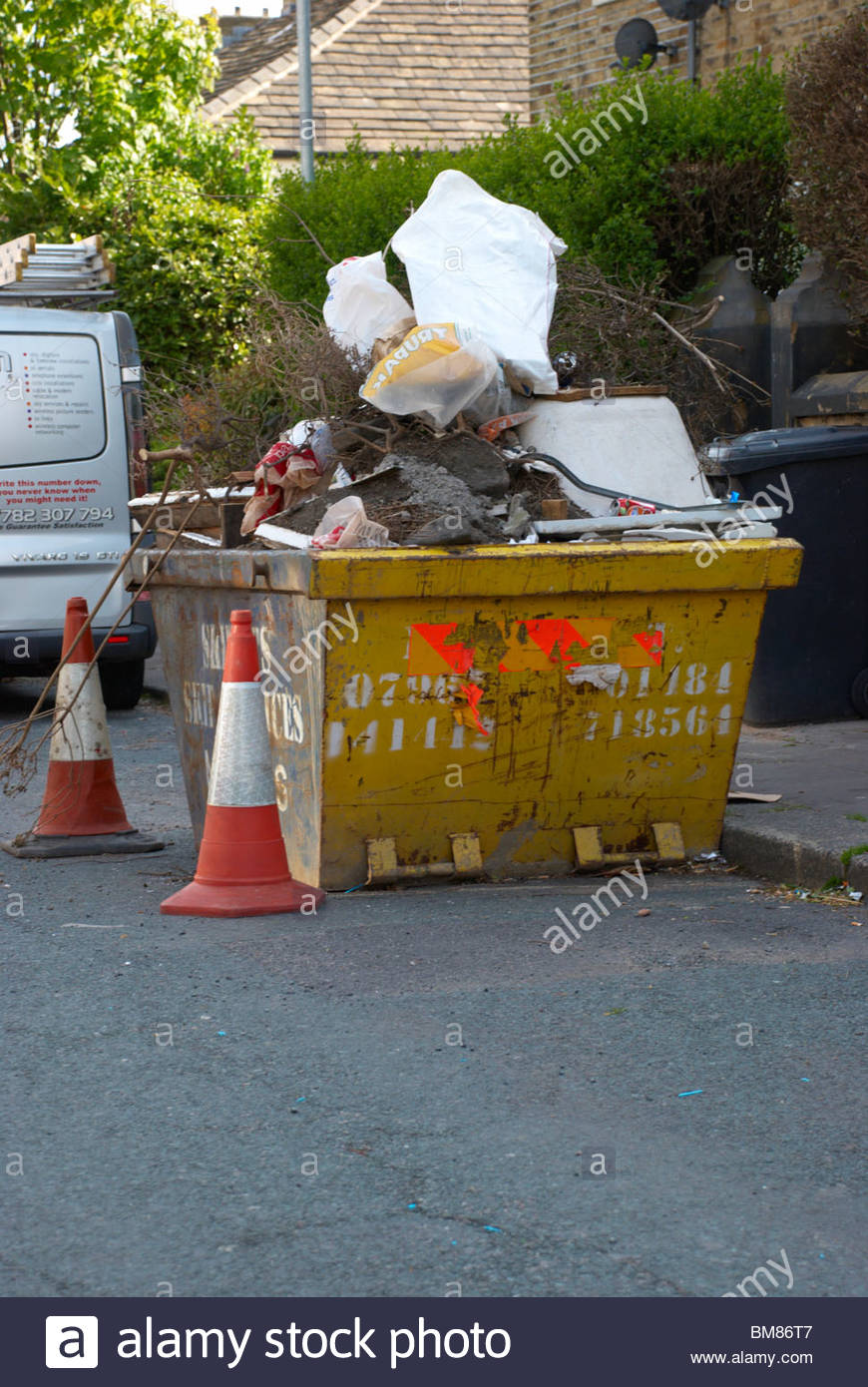 Overloaded Waste Bin Stock Photos & Overloaded Waste Bin Stock Images ...