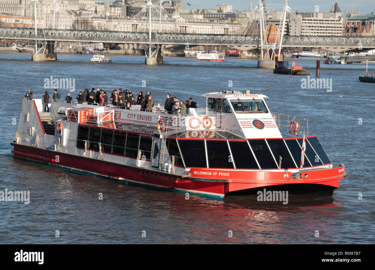 Red city cruises boat hi-res stock photography and images - Alamy