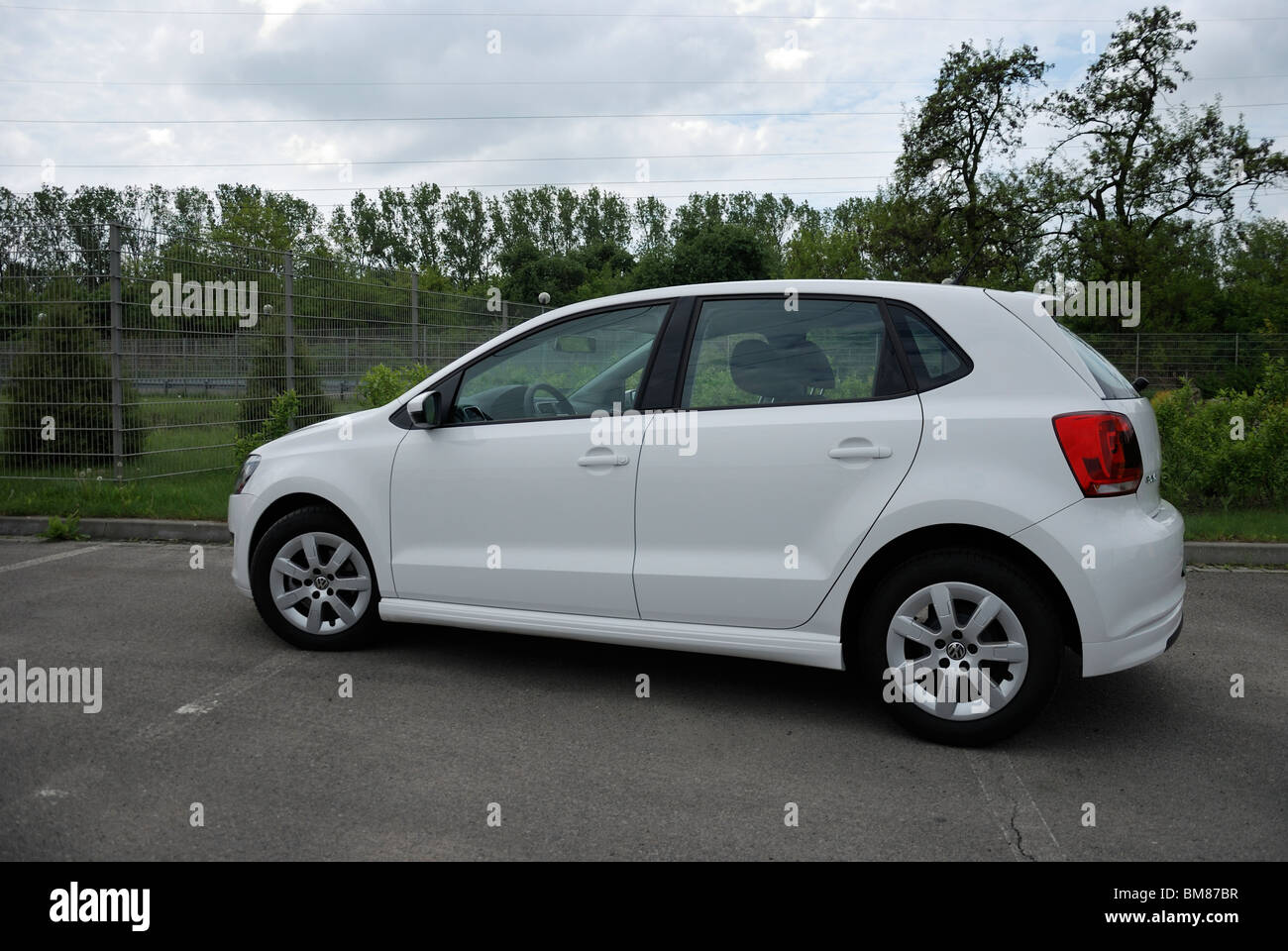Polo 1.2 TDI BlueMotion - MY 2010 - white - five doors (5D) - German ...