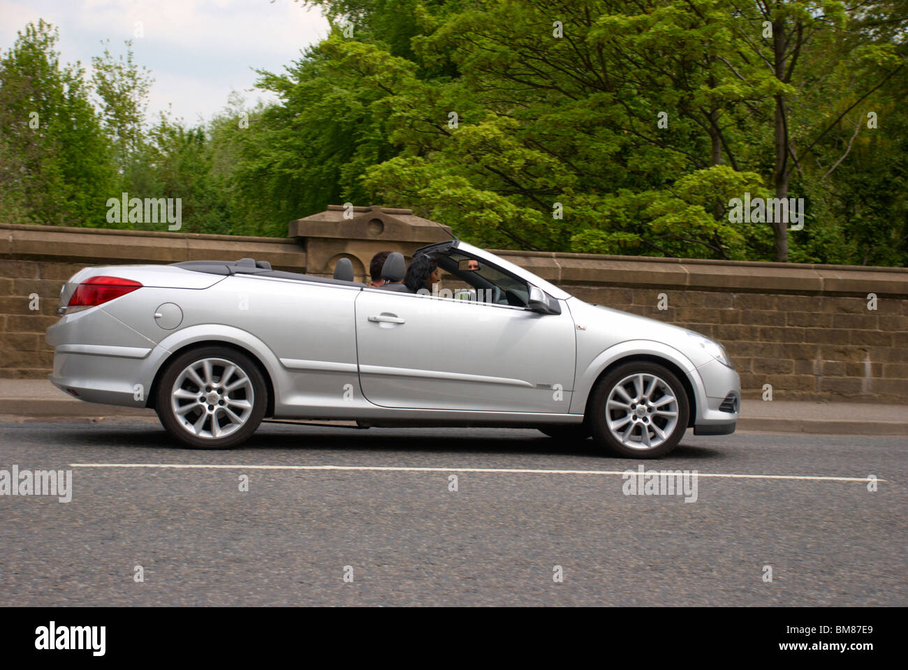 Car going fast on highway hi-res stock photography and images - Alamy