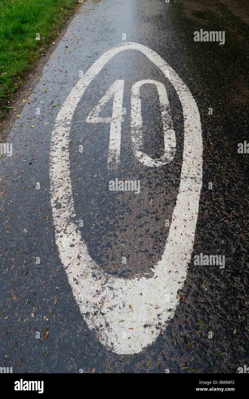 40 mph road signs hi-res stock photography and images - Alamy