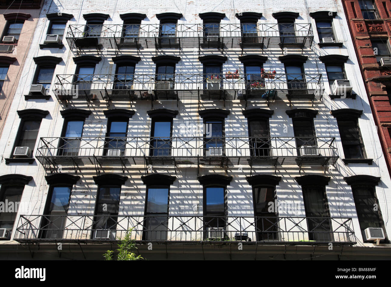 Tenement building hi-res stock photography and images - Alamy