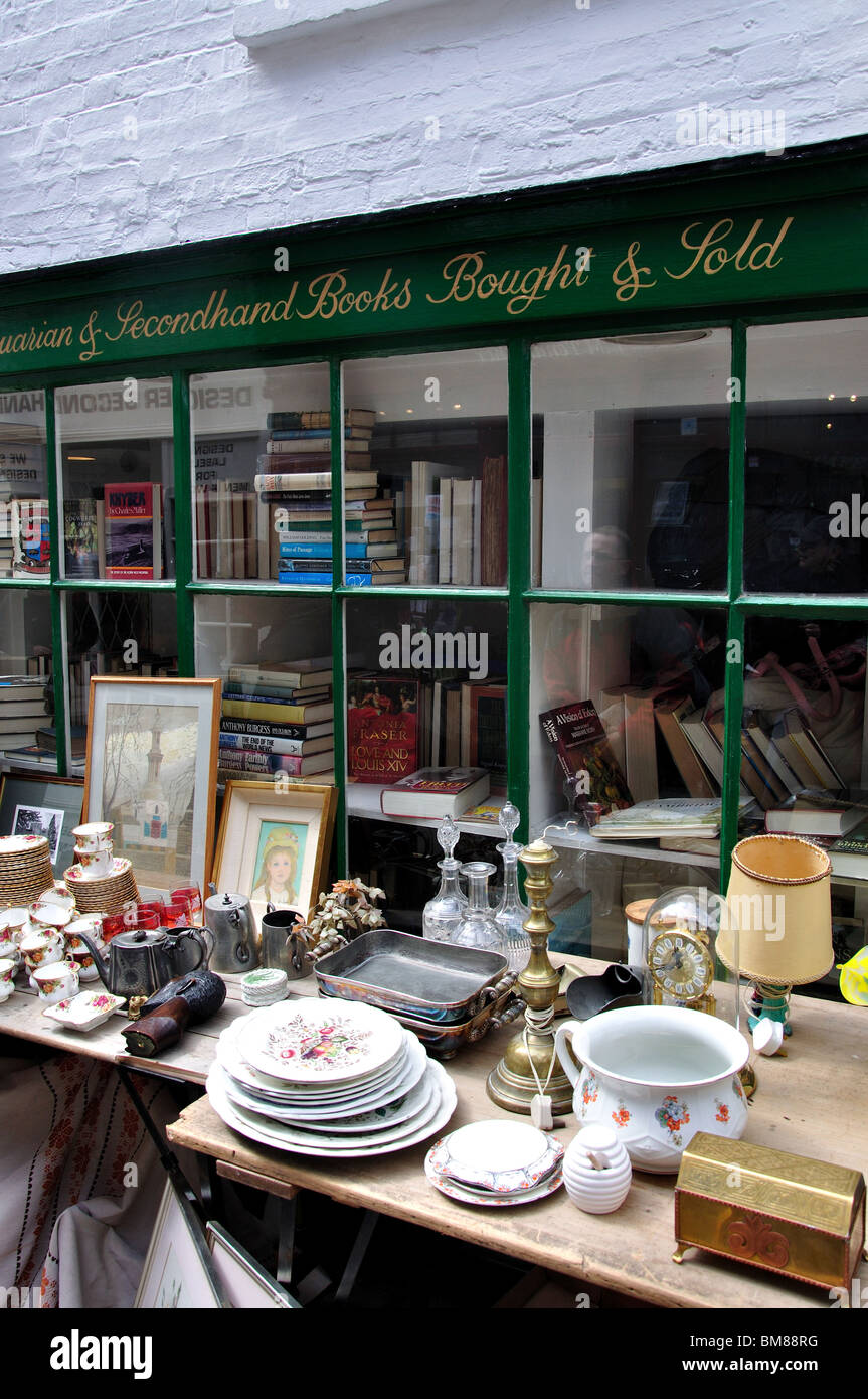 Antique shop display flask walk hi-res stock photography and images - Alamy