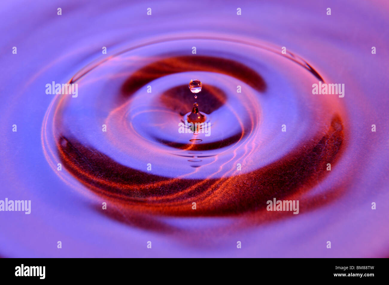Waves and waterdrops hi-res stock photography and images - Alamy
