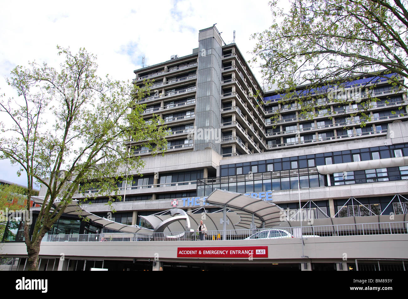 Main entrance, Royal Free Hospital, Pond Street, Hampstead, London ...