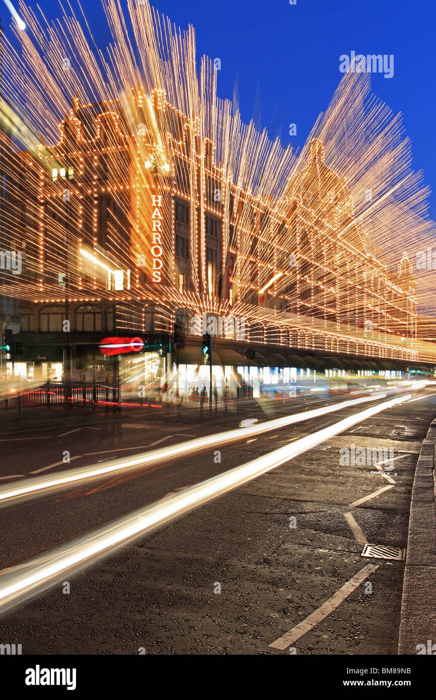 Harrods store front hi-res stock photography and images - Alamy