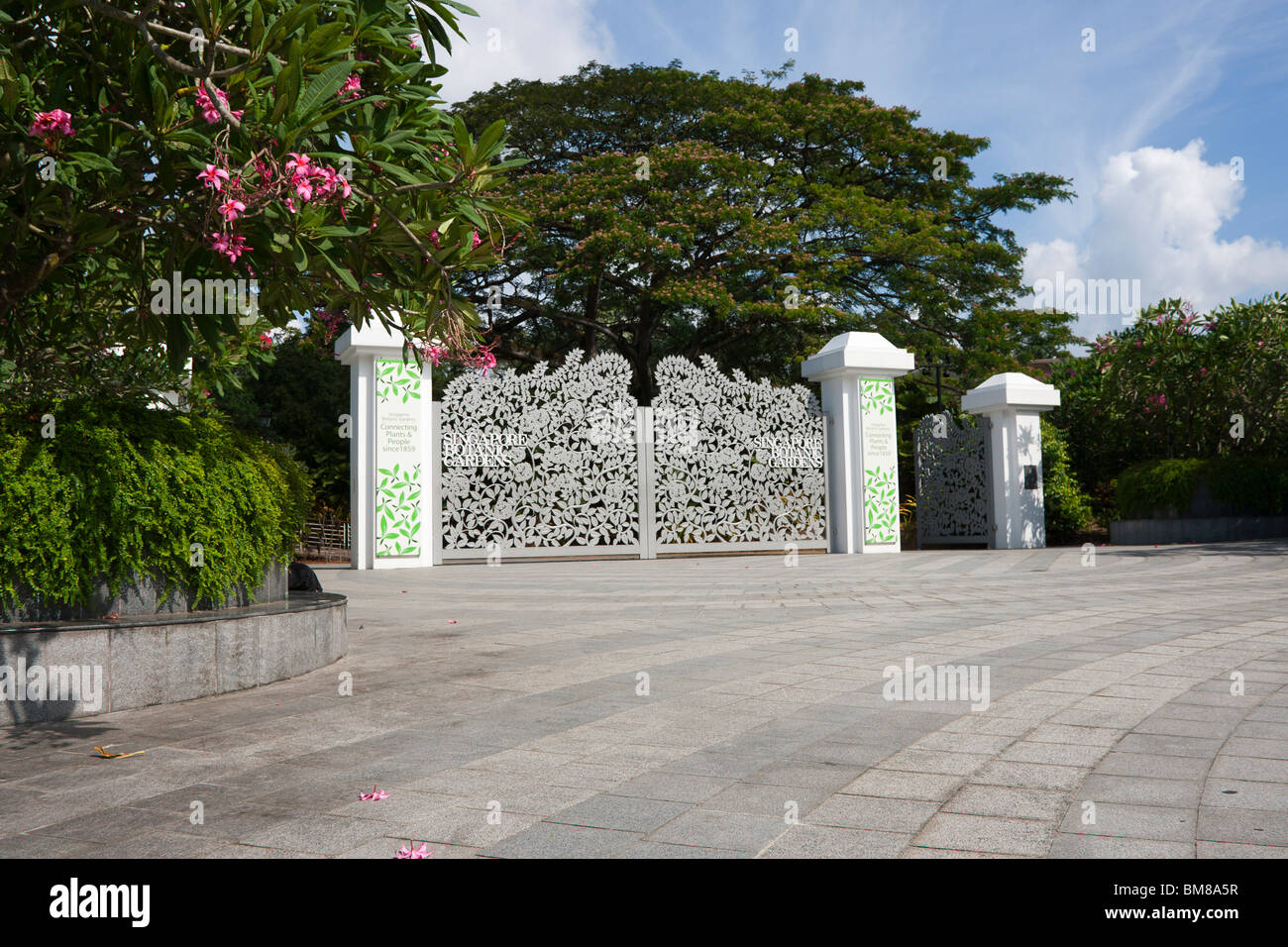 Gates to Singapore Botanic Gardens Stock Photo - Alamy